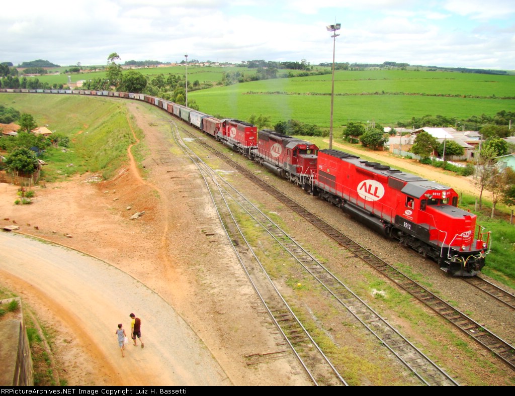 SD40-T2 9512/SVARANAS YARD